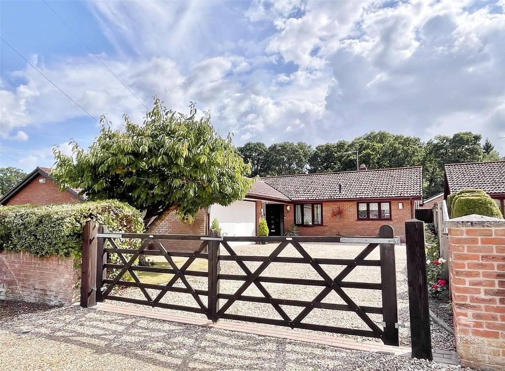 Howe Lane, Verwood, Dorset, BH31 3 bed bungalow for sale - £550,000