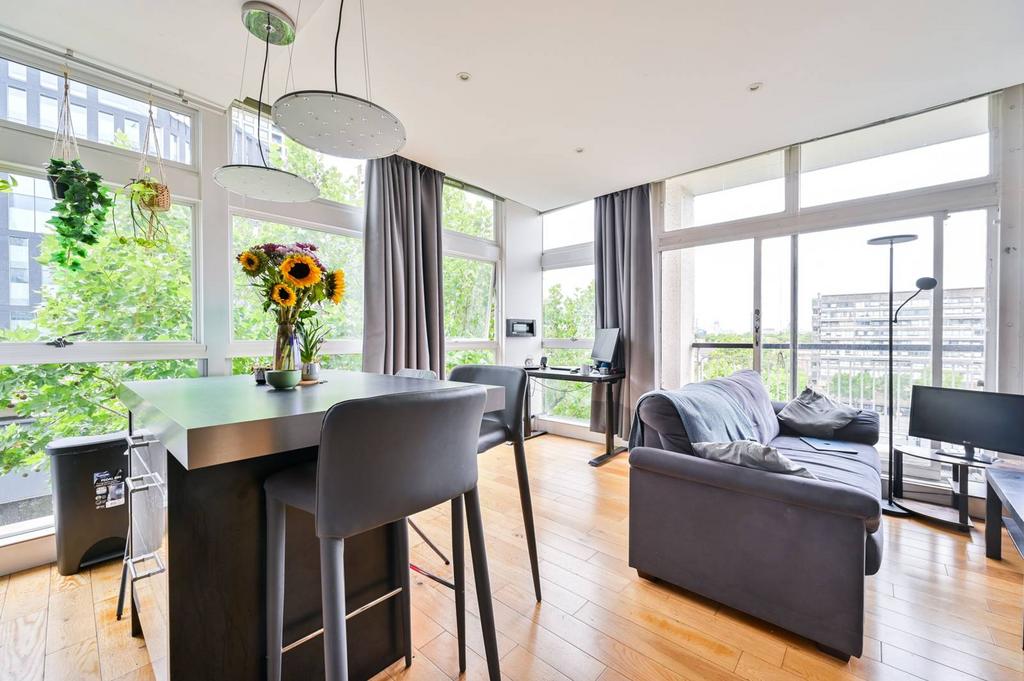 Newington Causeway, Southwark... 2 bed flat to rent - £4,334 pcm (£ ...