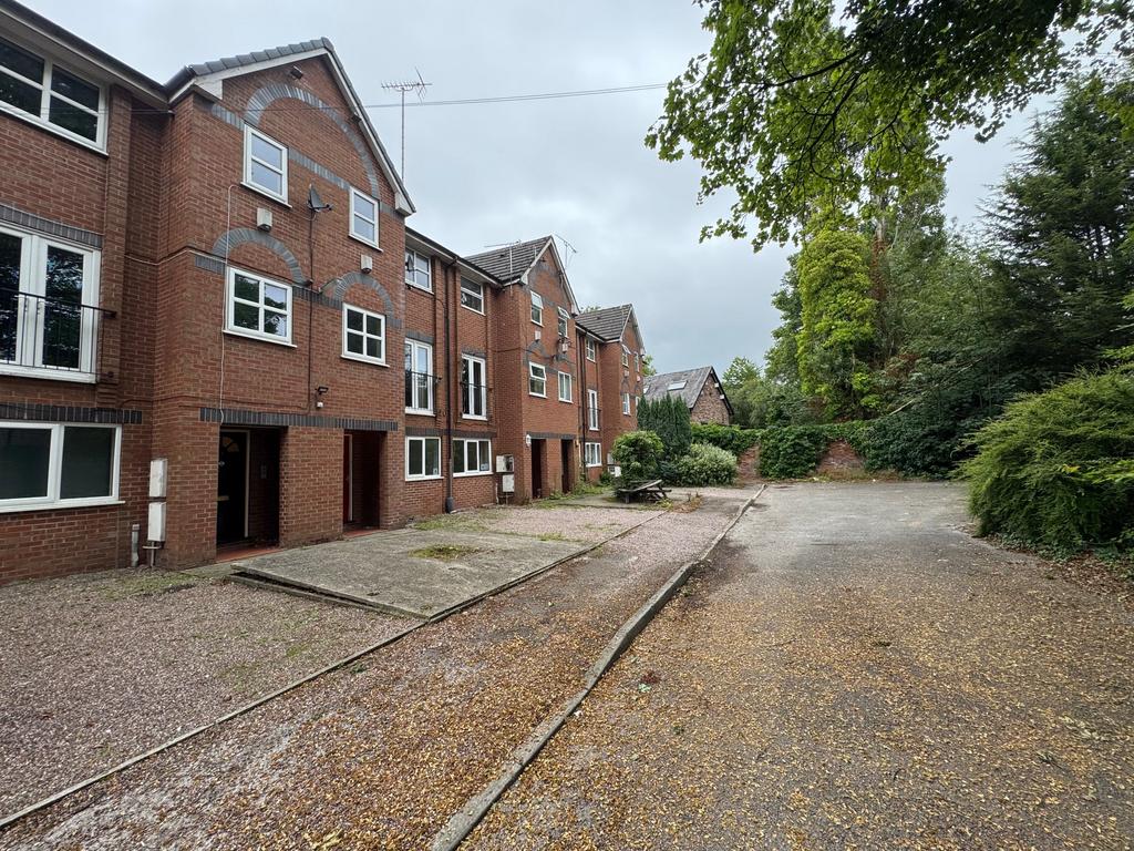 Manchester M20 1 bed in a house share to rent - £700 pcm (£162 pw)
