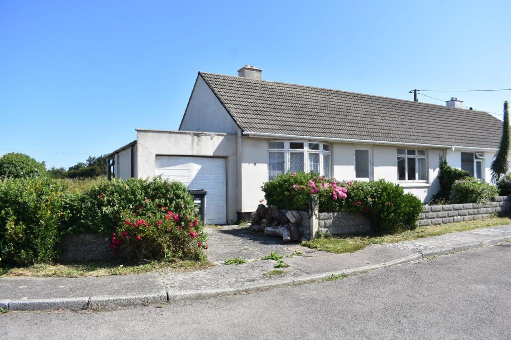 Lowenac Crescent, Connor Downs... 2 bed bungalow for sale - £225,000