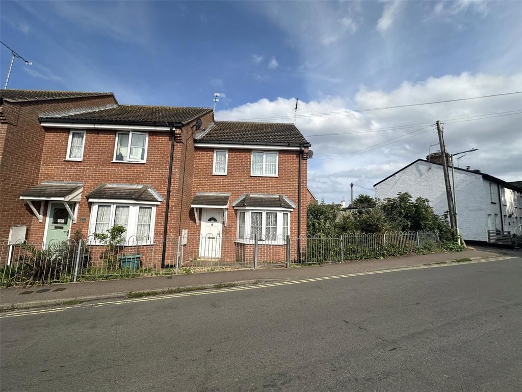Commodore Road, Suffolk NR32 2 bed house - £850 pcm (£196 pw)