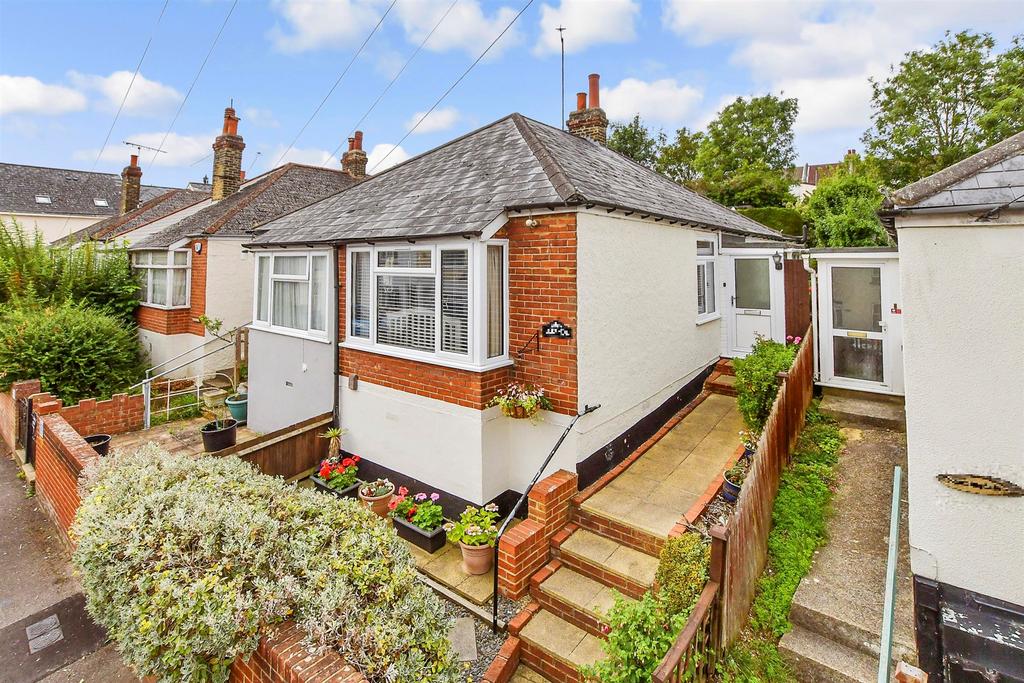 Albert Road, Chatham, Kent 1 bed semi-detached bungalow - £200,000