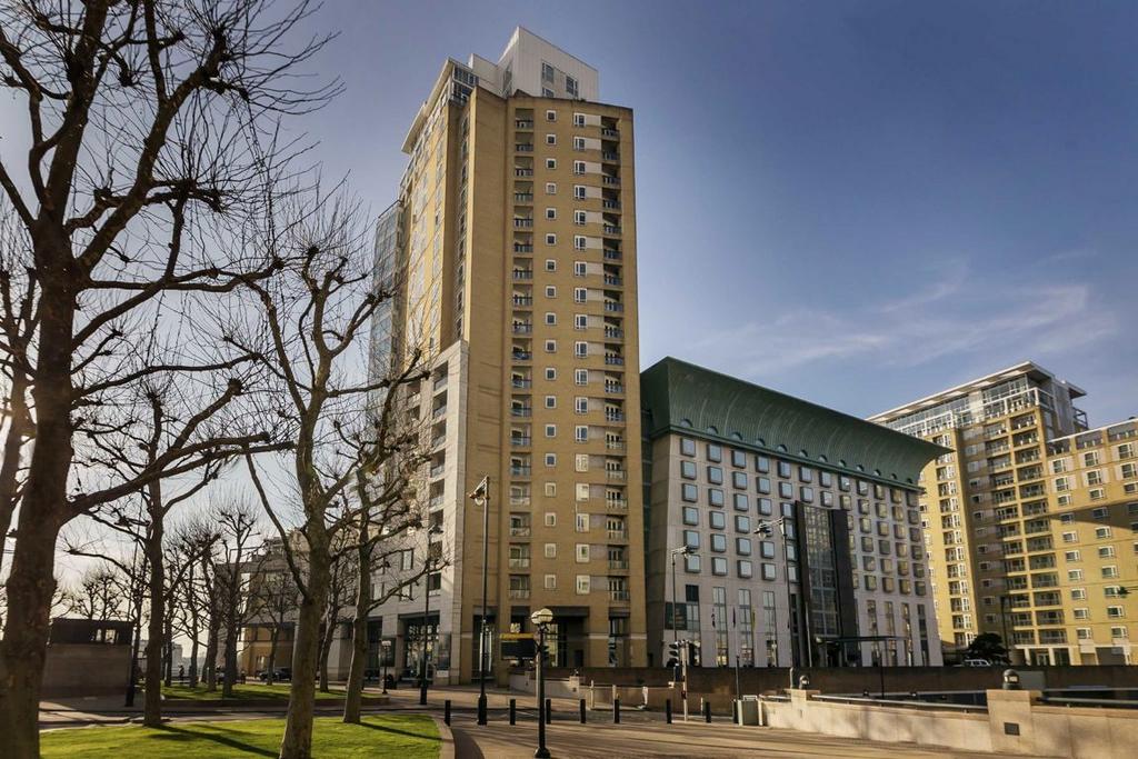 Westferry Circus, London E14 2 bed flat to rent - £4,000 pcm (£923 pw)