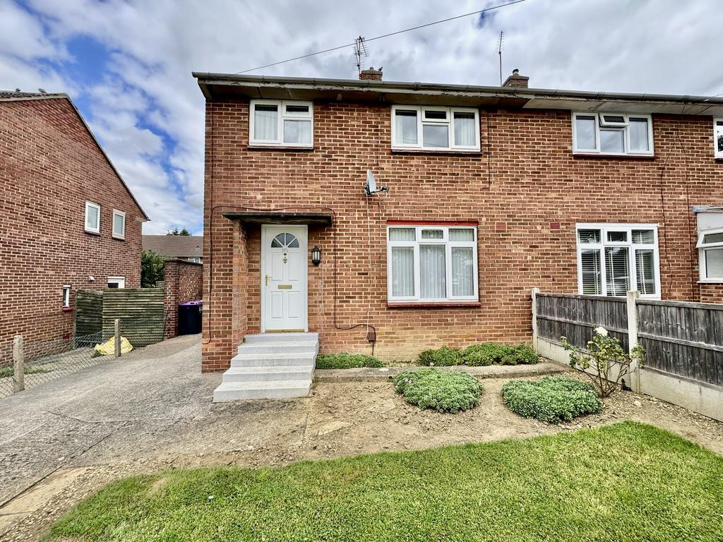 Princess Drive, Grantham, NG31 3 bed semi-detached house for sale - £ ...