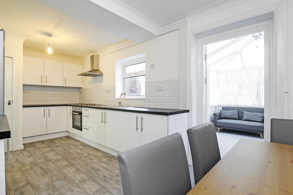 Wakenshaw Road, Durham DH1 4 bed semi-detached house - £1,600 pcm (£369 pw)