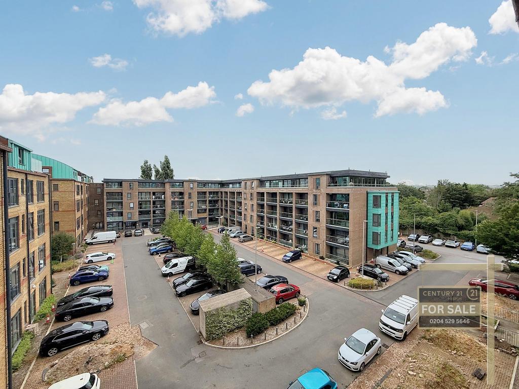 Brindley Place, Uxbridge UB8 1 bed flat - £290,000