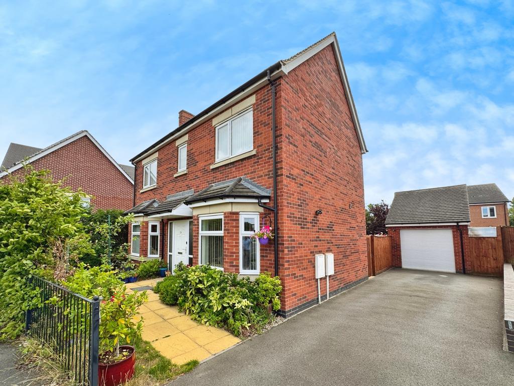 Drift Road, Castle Gresley... 3 bed detached house - £285,000