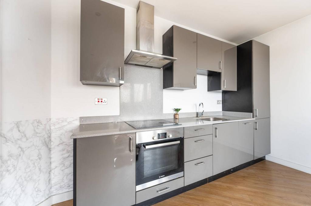 Neasden Lane, Neasden, London, NW10 1 bed flat to rent - £2,750 pcm (£ ...