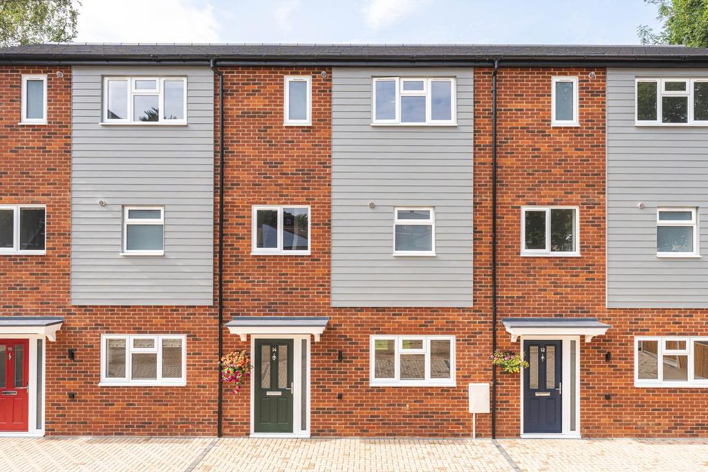 Spring drive, Stevenage SG2 3 bed house for sale - £400,000