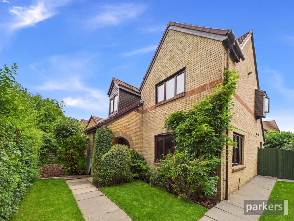 Harrison Close, Reading RG10 4 bed detached house - £870,000