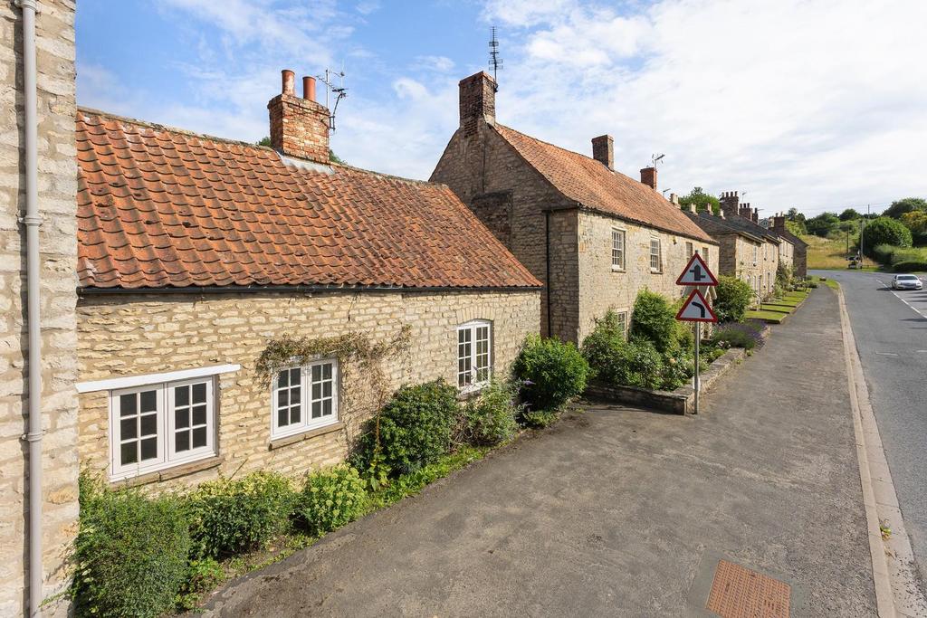 High Street, Hovingham, York 2 bed house for sale - £325,000