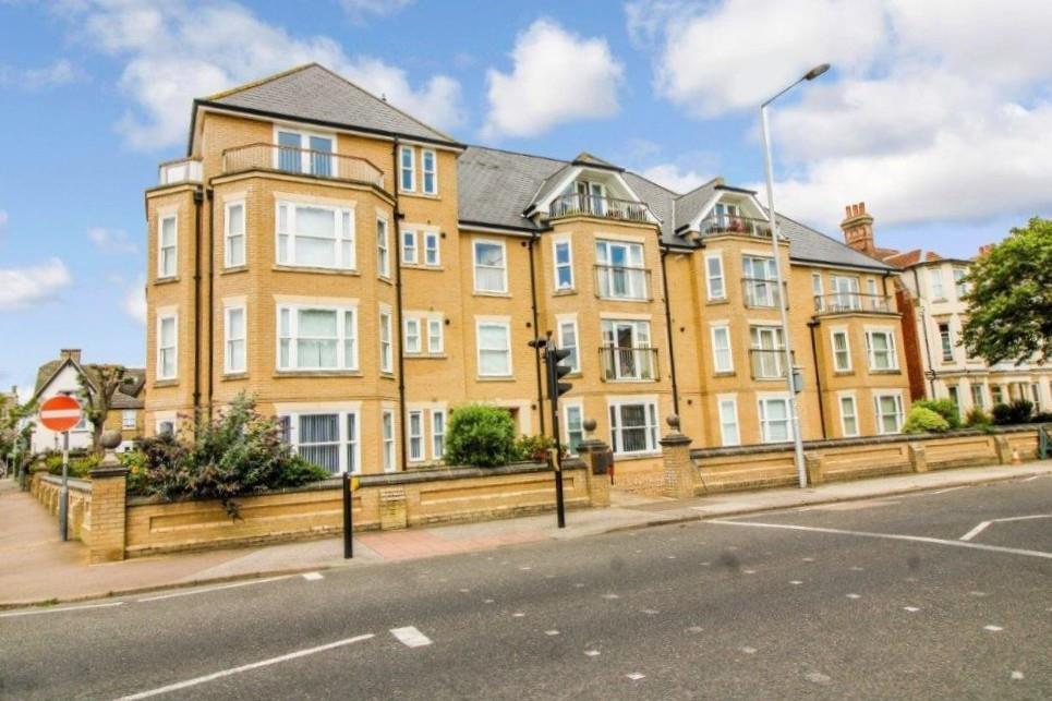 Kingswear Court, Kirkley Cliff Road... 1 bed apartment - £165,000