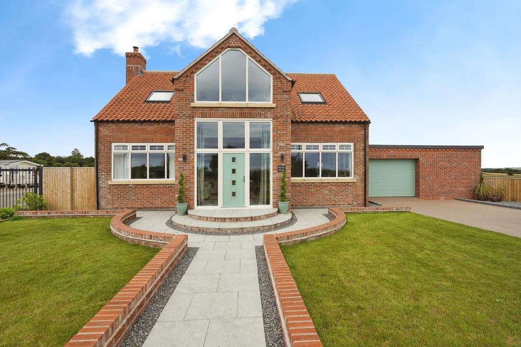 Butts Hill, Filey YO14 3 bed detached house - £650,000