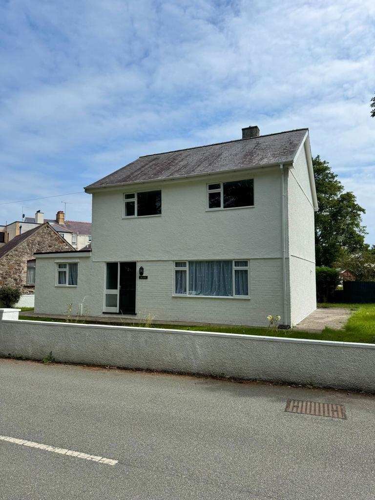 Glan Cymerau, Pwllheli LL53 3 bed detached house - £995 pcm (£230 pw)