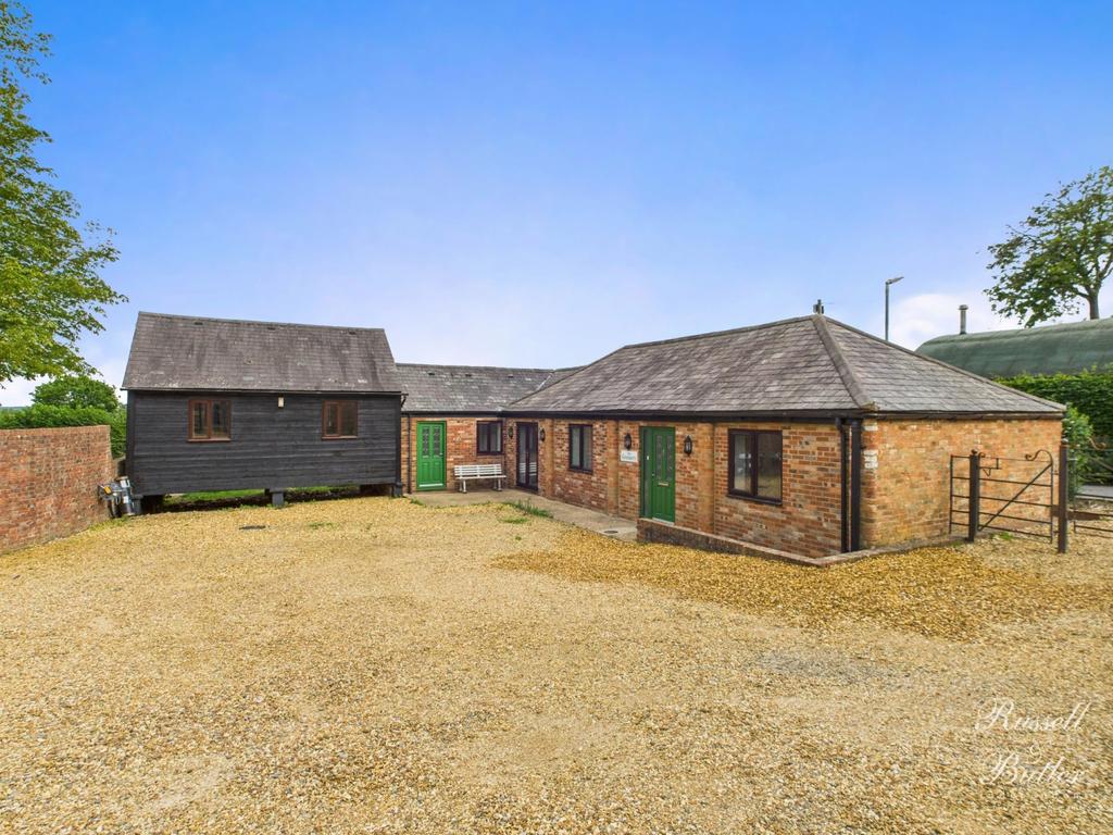 Gawcott Road, Buckingham, MK18 3 bed barn conversion to rent - £1,695 ...