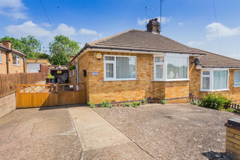 Knightlands Road, Wellingborough NN9 2 bed semi-detached bungalow - £ ...
