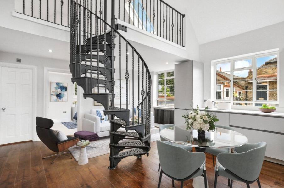 Richmond Green, Richmond, TW9 2 bed apartment - £3,300 pcm (£762 pw)