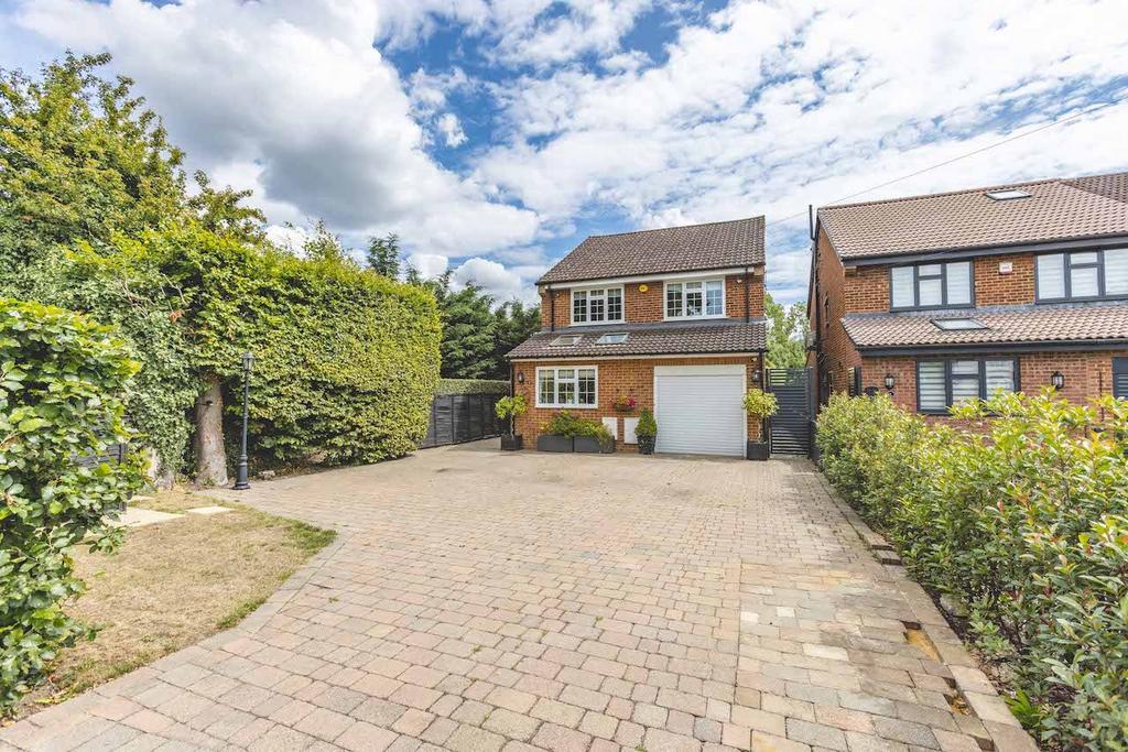 Ditton Road, Datchet SL3 4 bed detached house - £775,000