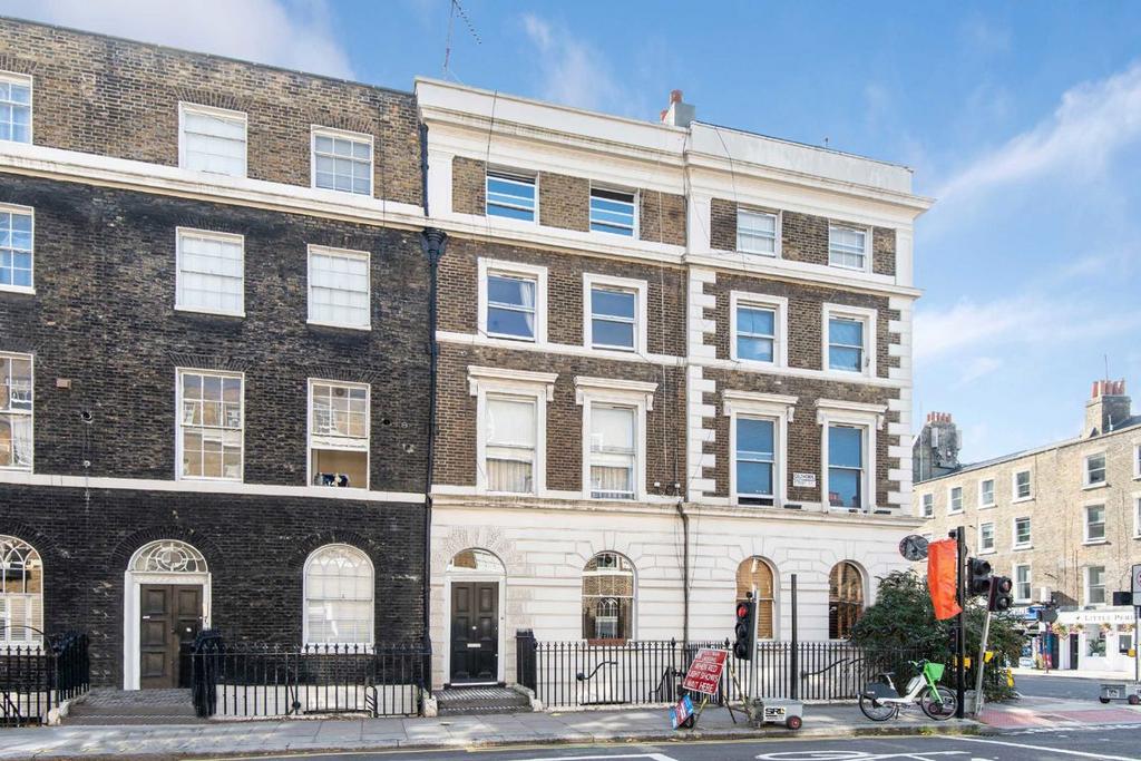 Calthorpe Street, London WC1X 3 bed flat to rent - £3,250 pcm (£750 pw)