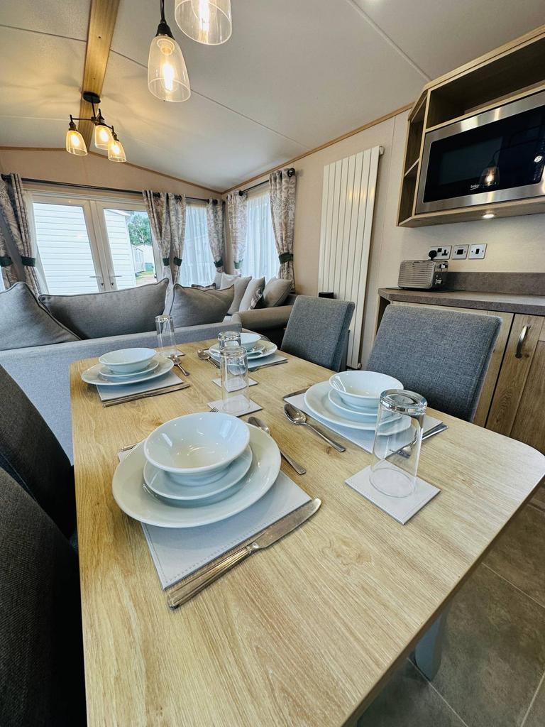 Perowne Way Sandown 2 bed static caravan - £70,000