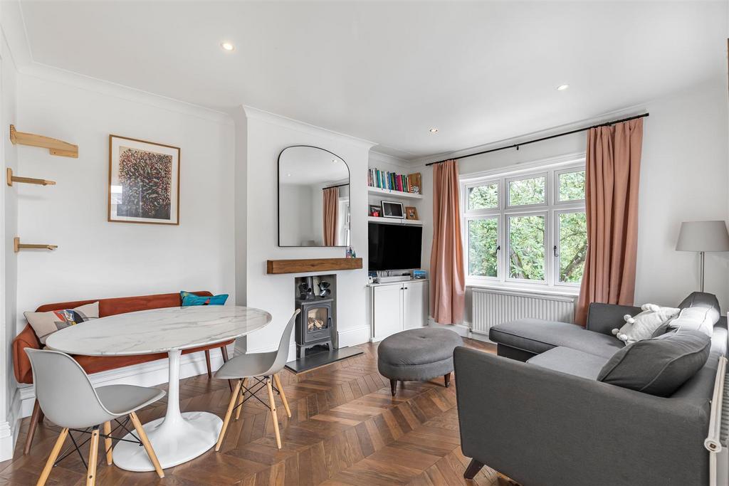 Vernon Road, East Sheen, SW14 2 bed flat - £2,250 pcm (£519 pw)