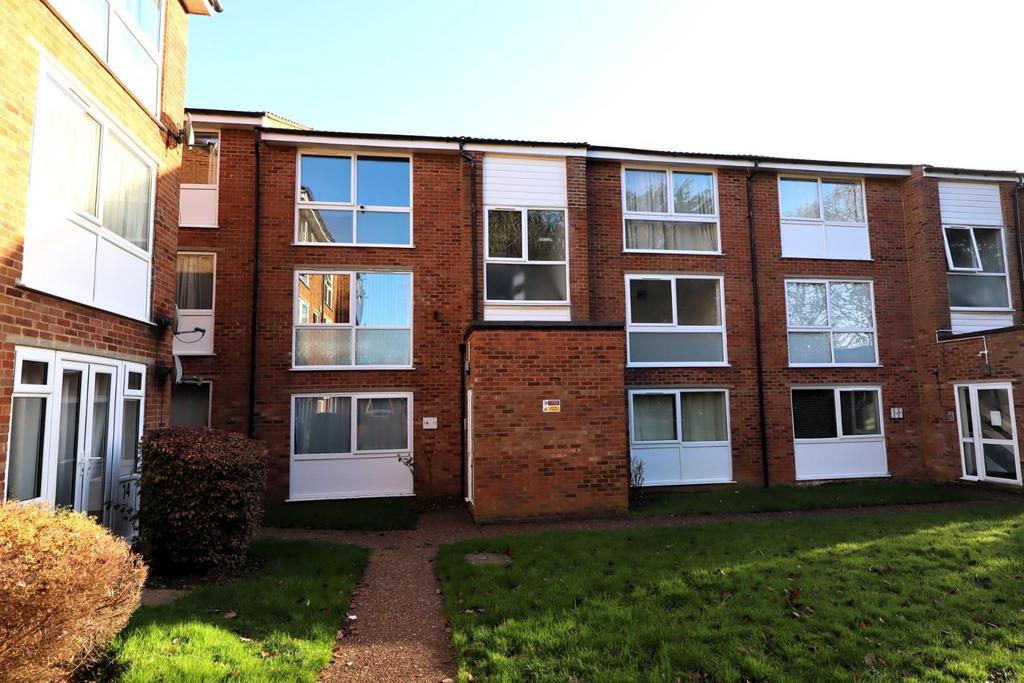 Epping Green, Hemel Hempstead HP2 1 bed apartment to rent - £1,100 pcm ...
