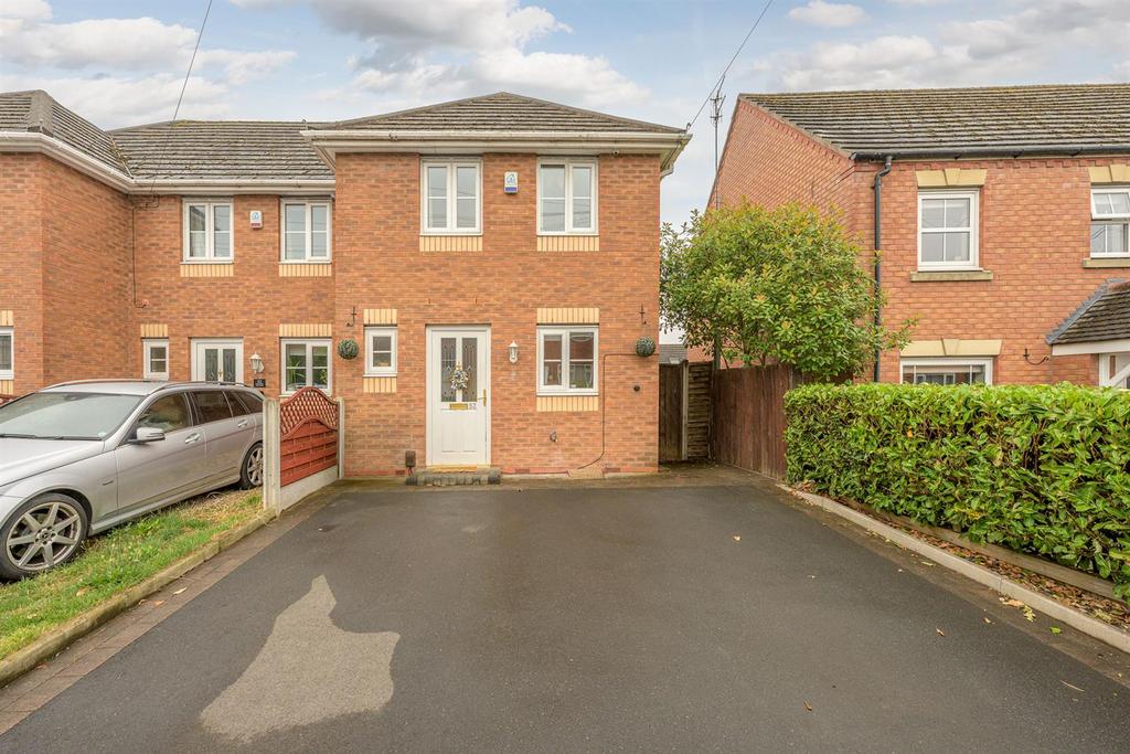 Church Avenue, Stourbridge, DY8 4JX 2 bed end of terrace house - £210,000