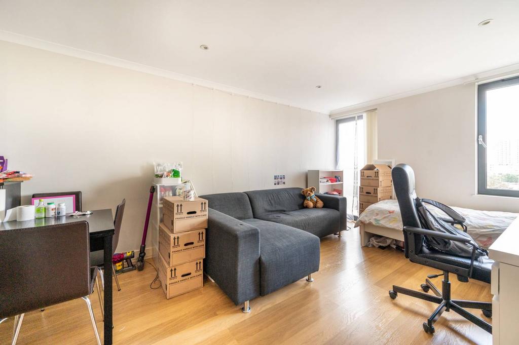 Edge Apartments, Stratford, London, E15 1 bed flat to rent - £2,000 pcm ...