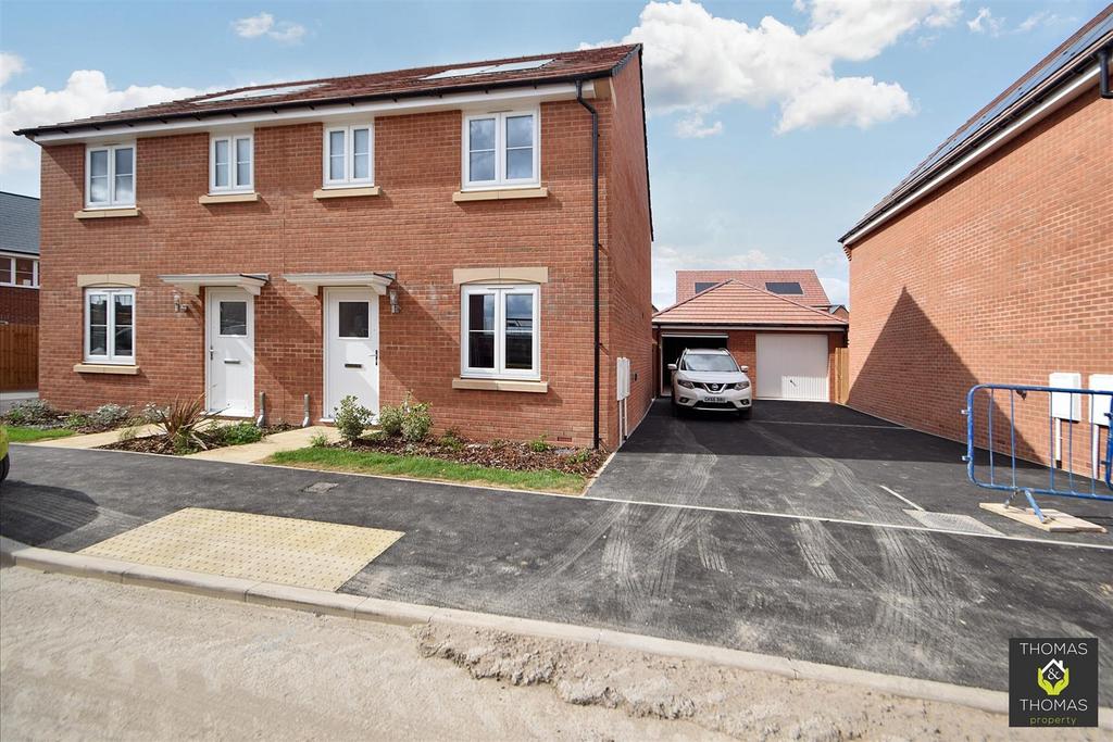 Brampton Square, Innsworth, Gloucester 3 bed semi-detached house - £ ...