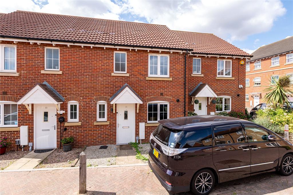 Sittingbourne, Kent, ME10 3 bed terraced house - £1,500 pcm (£346 pw)