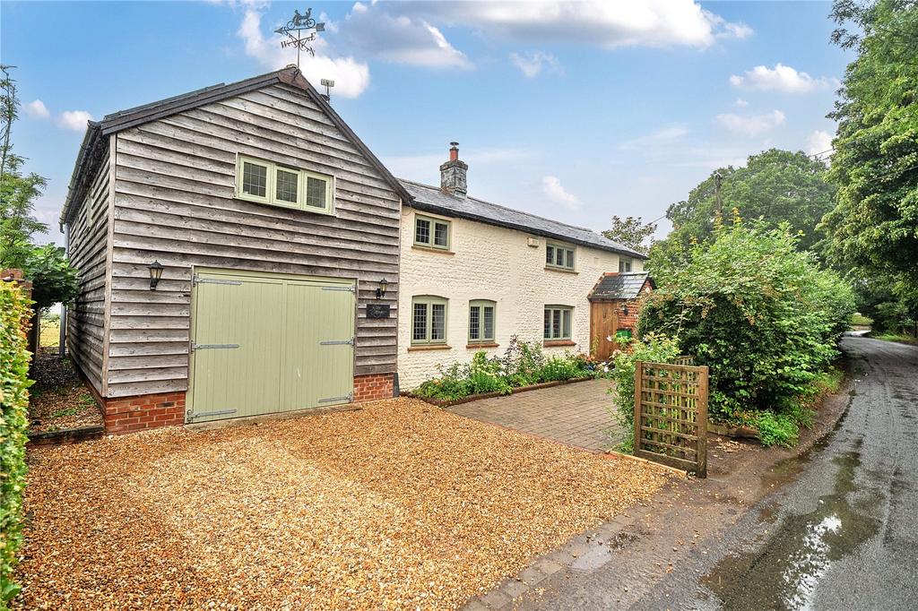 Holt End Lane, Bentworth, Alton... 4 bed detached house - £3,000 pcm (£ ...