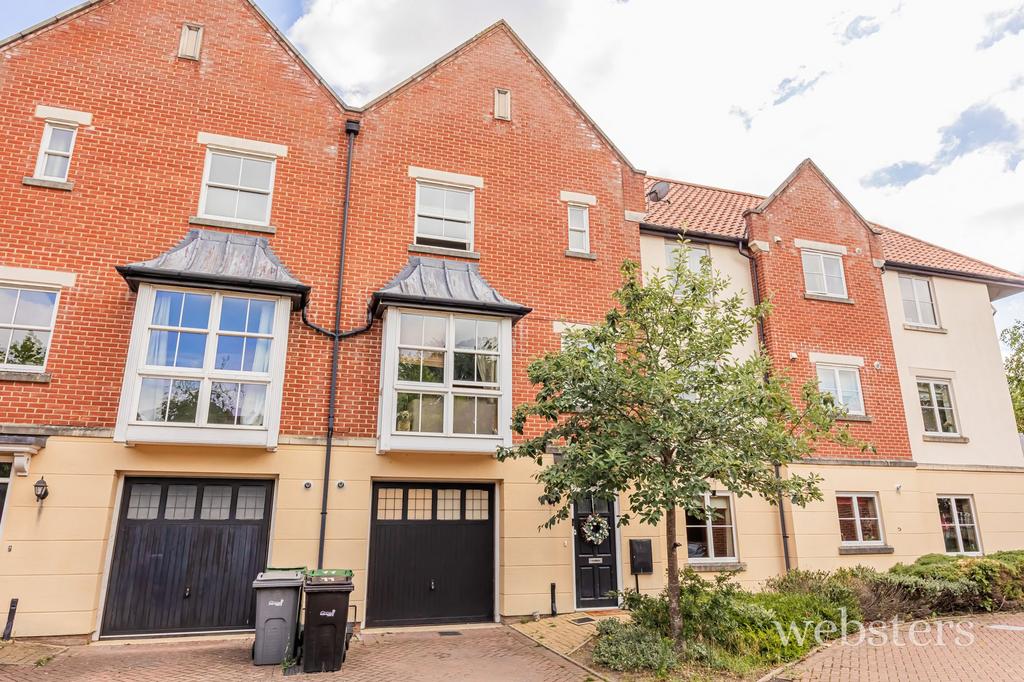Trafalgar Square, Norwich NR14 3 bed terraced house for sale - £270,000