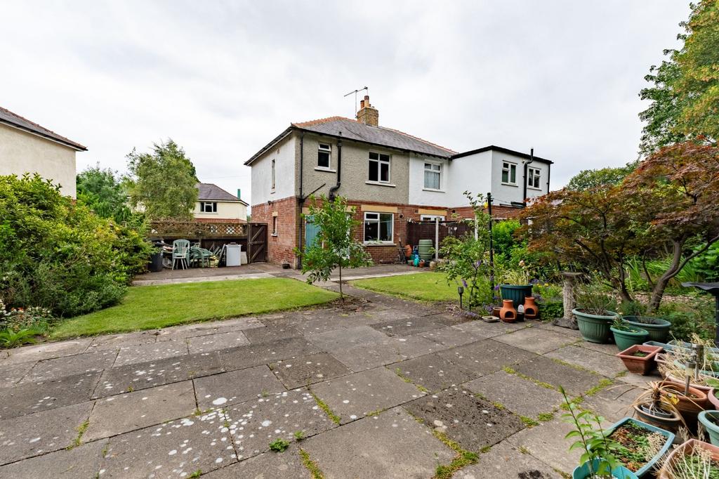 Henshaw Oval, Yeadon, Leeds, West... 2 bed semi-detached house for sale ...