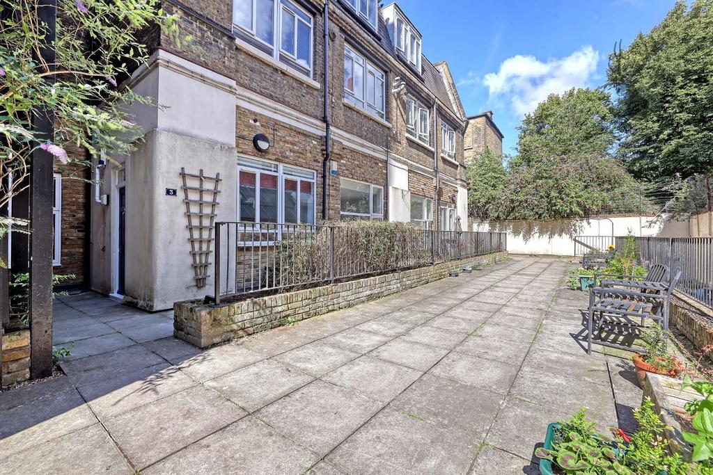 Bow Road, Bow E3 2 bed apartment to rent - £2,200 pcm (£508 pw)
