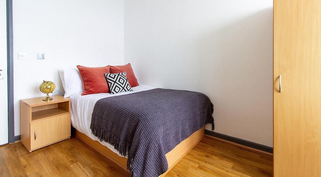 Victoria Terrace, Aberystwyth SY23 1 bed in a flat share - £542 pcm (£ ...