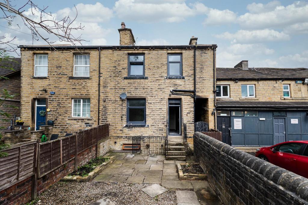 Meltham Road, Huddersfield HD4 2 bed terraced house - £850 pcm (£196 pw)