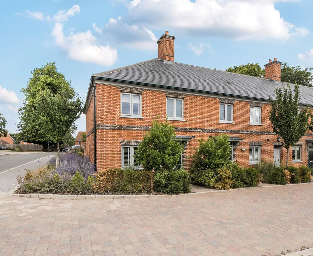 Park Lane, Burderop Park, Wiltshire, SN4 3 bed end of terrace house for ...