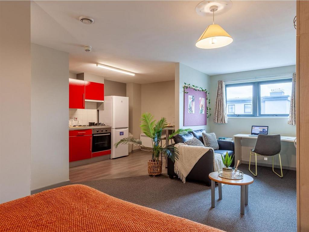 Crown Street, Reading RG1 Studio to rent - £1,296 pcm (£299 pw)