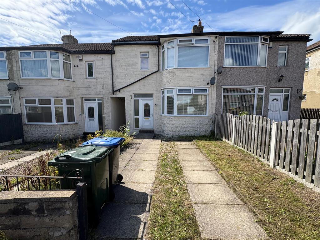 Larch Hill, Odsal, Bradford 3 bed semi-detached house - £150,000