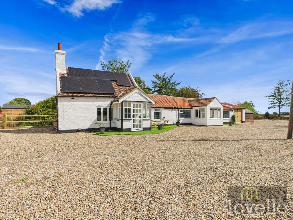 Main Road, Saltfleetby LN11 2 bed cottage - £180,000