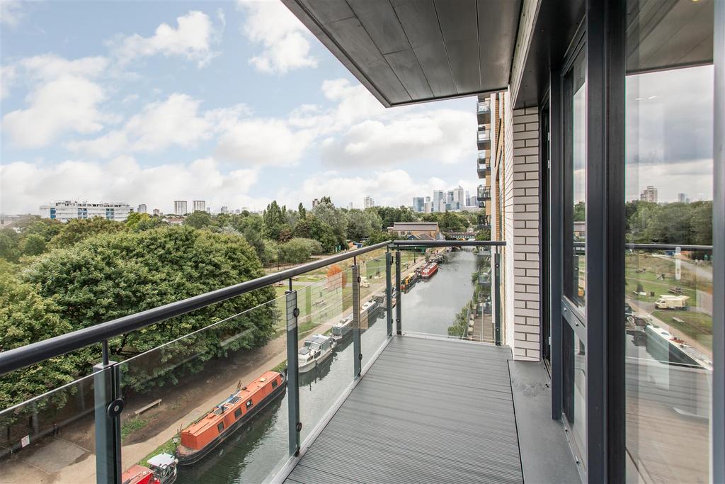 Regalia Point, Bethnal Green, E2 2 bed flat - £600,000