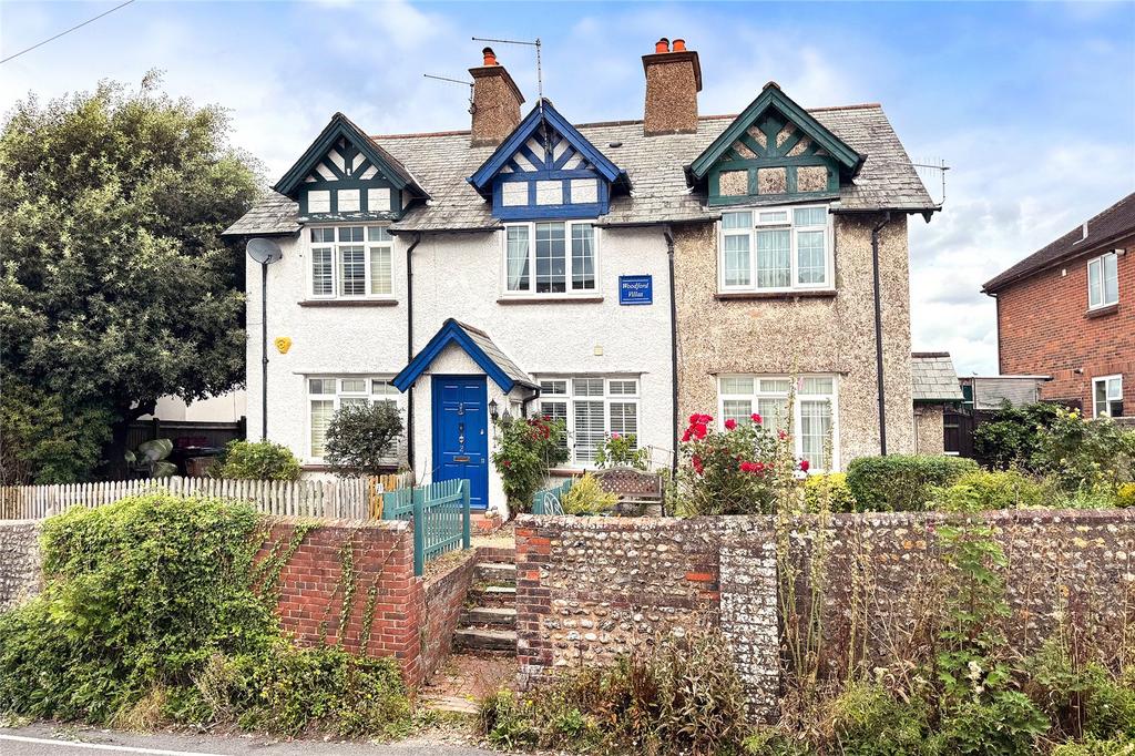 High Street, Angmering, West Sussex 2 bed terraced house - £325,000