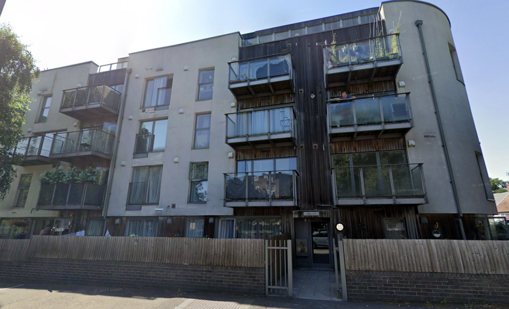 Lampton Road, Hounslow TW3 2 bed flat - £1,700 pcm (£392 pw)