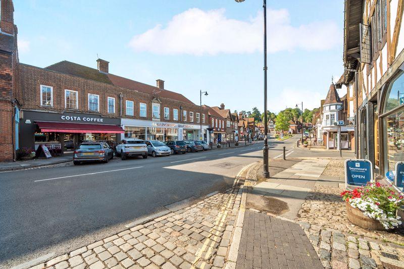 High Street, Haslemere 3 bed apartment - £1,500 pcm (£346 pw)