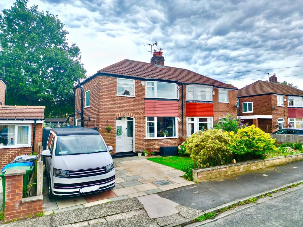 Newlyn Drive, Trafford M33 3 bed semi-detached house for sale - £425,000