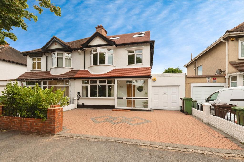 Stafford Road, Wallington, SM6 4 bed semi-detached house to rent - £3,150 pcm (£727 pw)