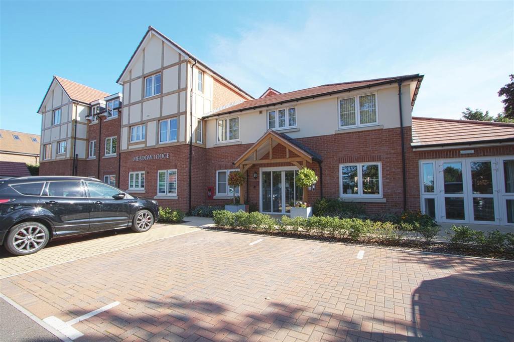 Laindon Road, Billericay CM12 1 bed apartment - £425,000