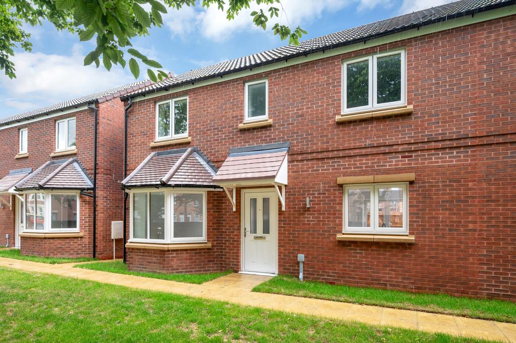 Charles Dyer Close, Melton Mowbray 3 bed semi-detached house to rent ...
