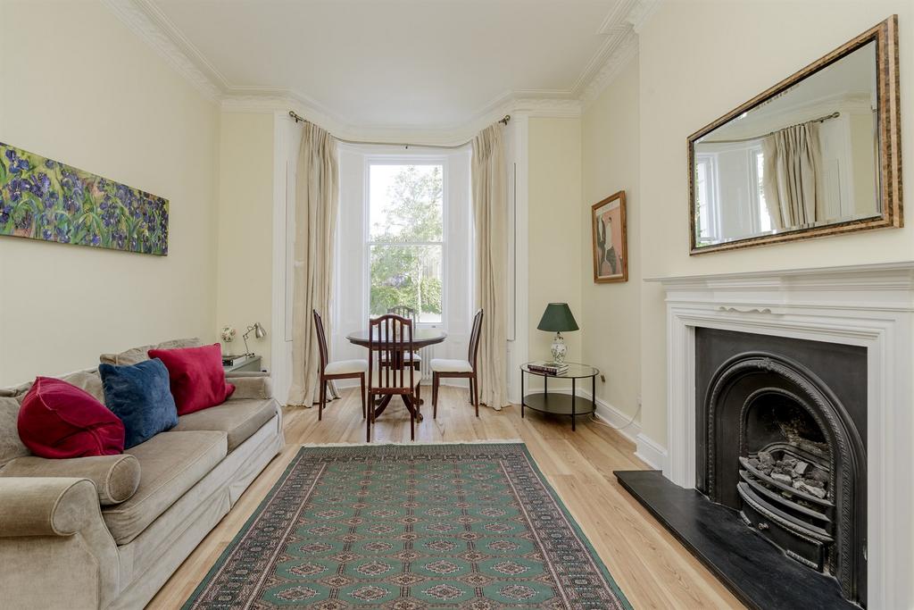 Stratford Road, London, W8 1 bed flat - £2,795 pcm (£645 pw)