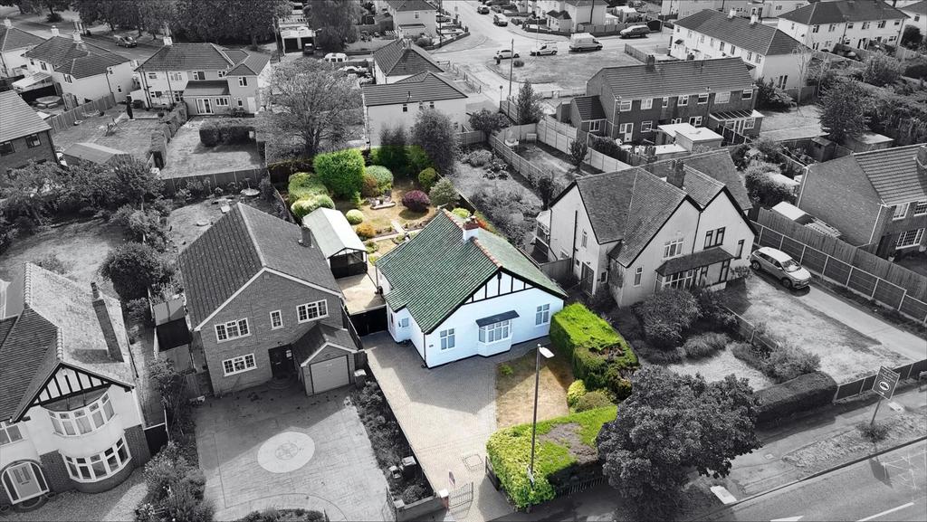 Cheltenham Road, Longlevens, Gloucester 2 bed detached bungalow - £385,000